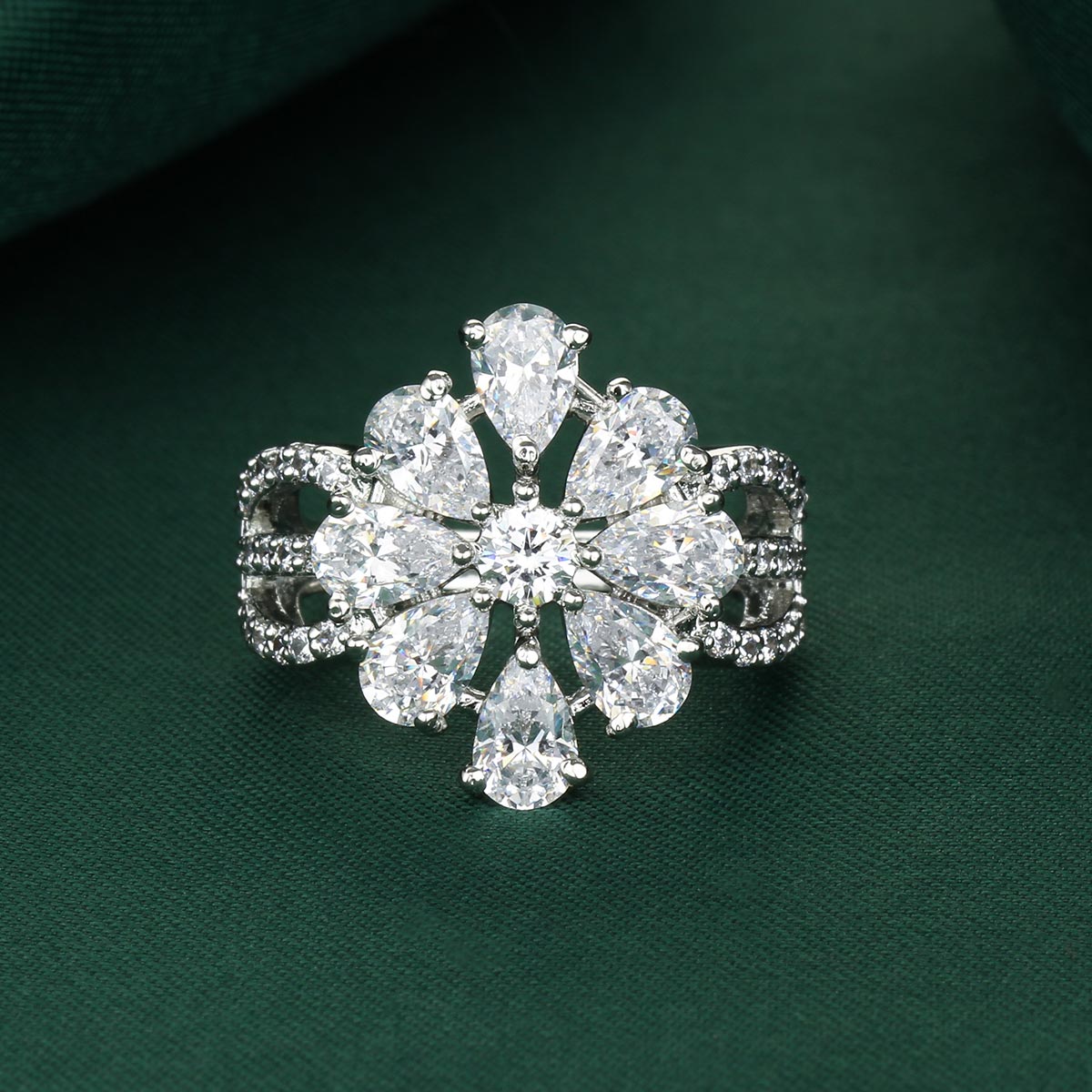 Royal Queen's Ring – The Amethyst Store