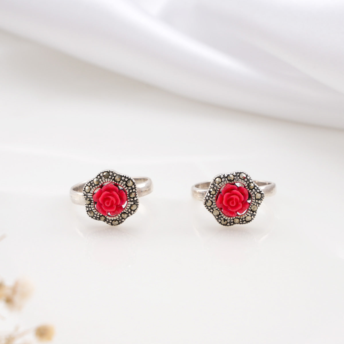 Red Rose Toe Ring – The Amethyst Store